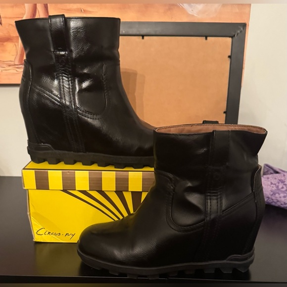 Yellow Box | Shoes | Yellow Box Black Wedge Shoes Sleek Design | Poshmark